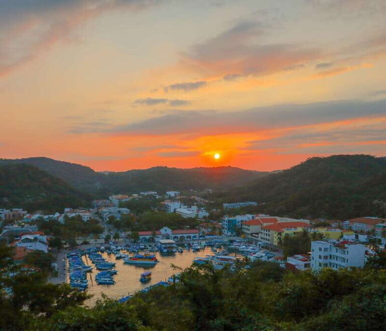 La Crucecita: Huatulco Guided City Tour and Sunset Viewing - What to Expect During the Tour