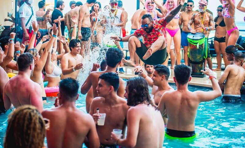Ladies Beach Party Coco Bongo - Authenticity and User Experiences