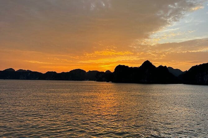 Lan Ha to Ha Long Bay Cruise and Kayaking from Cat Ba Island - What Makes This Tour Stand Out