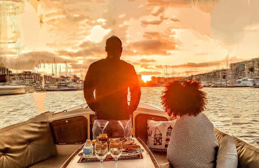 LA's Most Romantic Luxury Wine & Dine Boat Cruise & Sealions - The Boat and its Atmosphere