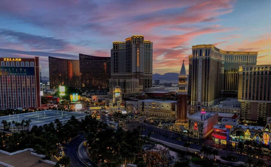 Las Vegas: Downtown Walking Tour with Local Guide - What Makes This Tour Stand Out