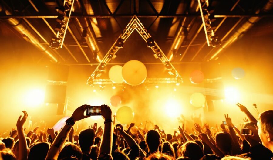 Las Vegas: Party Bus Nightclub Crawl - The Guide and Group Dynamics