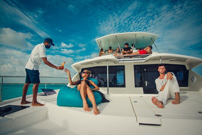 Leopard 51 yacht in Tulum with gourmet dining and water toys - Who Will Love This Tour?