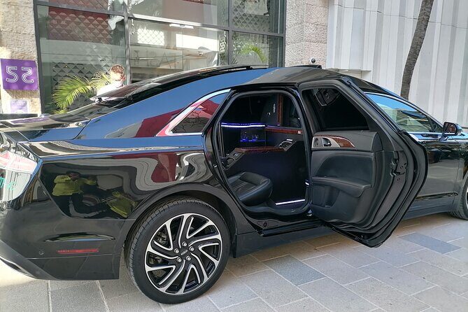 Lincoln Strecth Limousine with Wi Fi on board - Amenities and Comfort Features