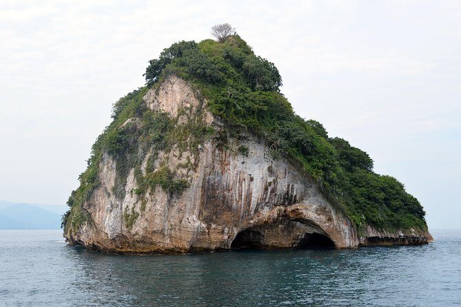 Los Arcos, Animas and Quimixto Snorkel Cruise in Puerto Vallarta All Inclusive - Food, Drinks, and Onboard Fun
