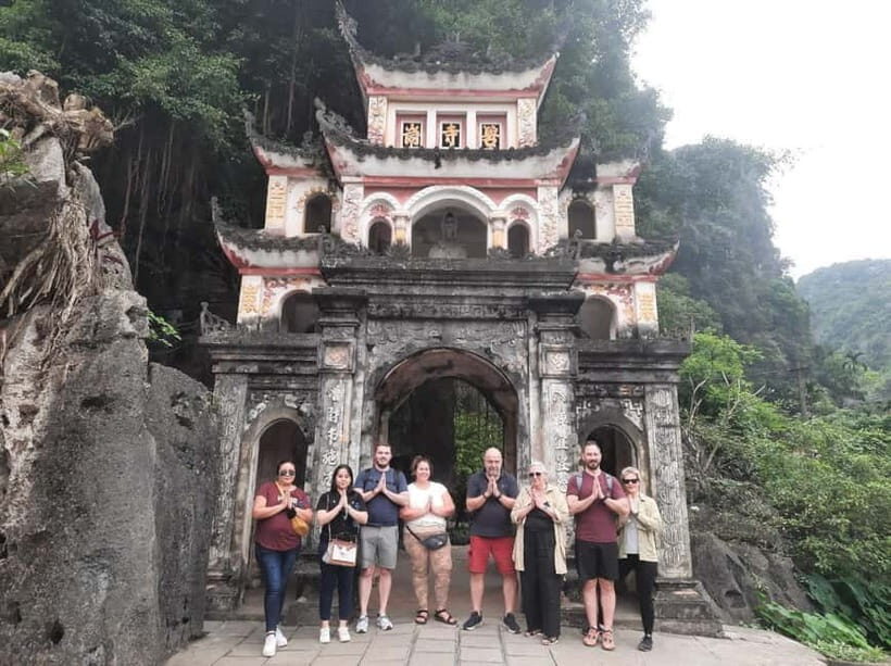 Luxury Ninh Binh Day Tour: Tam Coc, Mua Cave & Bich Dong - Savoring Local Flavors: Vietnamese Lunch