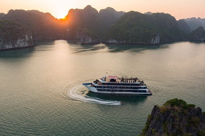 Luxury Package 3 Days Tour Ninh Binh to Lan Ha Bay - Day 2: From Ninh Binh to Lan Ha Bay via Halong Bay