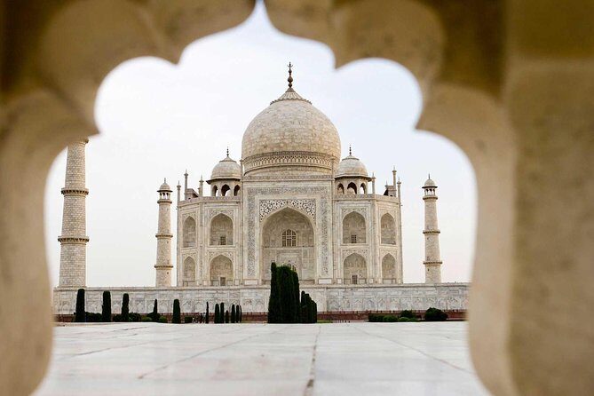 Luxury Taj Mahal Tour from Delhi: Same Day Agra Trip by Luxury Car - Exploring Agra Fort