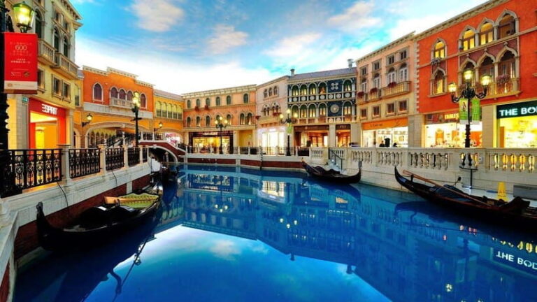 Macau: Venetian-Style Gondola Ride - What to Expect from the Venetian-Style Gondola Ride in Macau