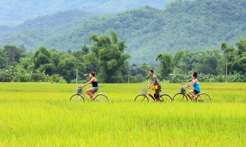 Mai Chau: 2-Day Trip with Trekking, Cycling, Food & Homestay - Exploring Thai Villages: Lac and Pom Coong