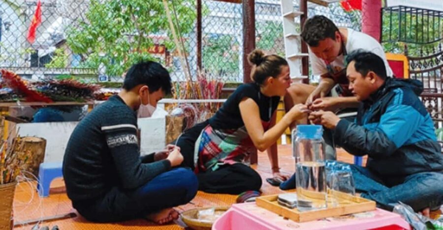 Making the paper flower's experience in Hue - Introduction to the Paper Flower Making Experience