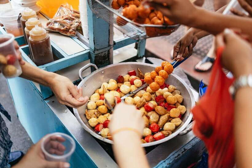 Manila: Street Food and Drinks Walking Tour with Tastings - Practicalities and Tips