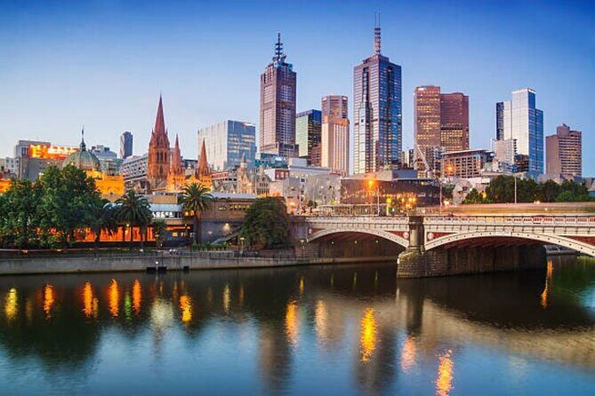 Melbourne Landmark Private Car Sightseeing Day Tour. 2-6 guests. - Shrine of Remembrance and the Botanical Gardens