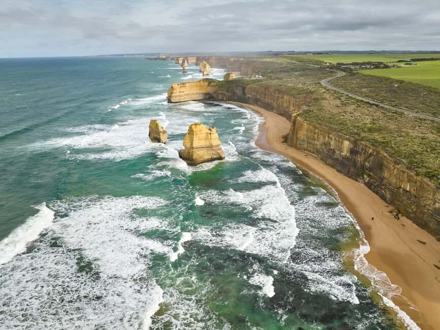 Melbourne: Ultimate Great Ocean Road Morning Escape Day Tour - Memorial Arch and Split Point Lighthouse: Landmarks with Stories
