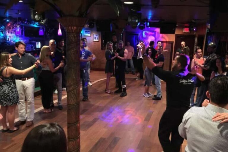 Miami: Salsa Night and Mojitos at Mango's Tropical Cafe - What You Can Expect from the Experience