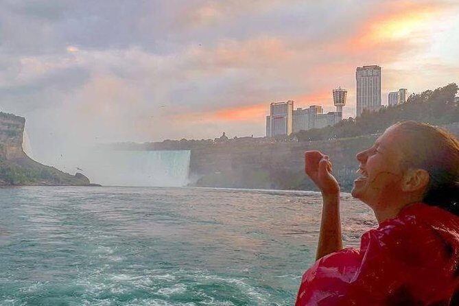 Mississauga: Niagara Falls Day Tour with Boat Cruise - The Clifton Hill and Withdrawal from Overcrowding