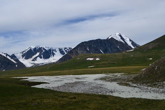 Mongolia Trekking Tour in the Altai Tavan Bogd National Park - What Makes This Tour Stand Out