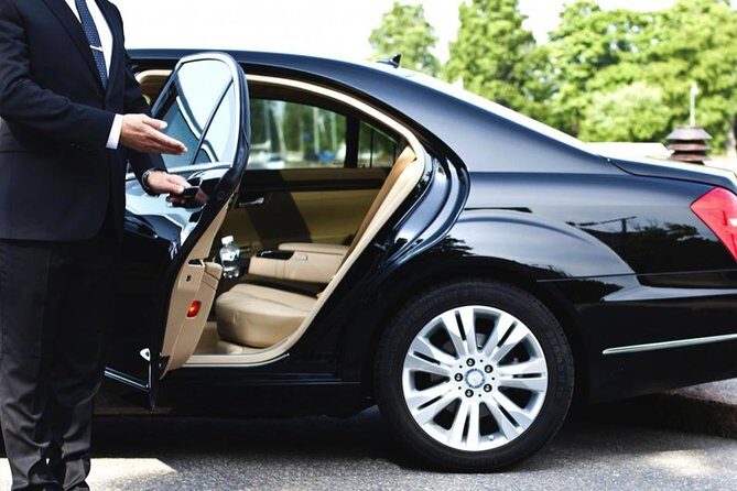 Mont-Tremblant to Montreal Airport private transfer - Sedan 3 passengers maximum - What Makes This Transfer Special