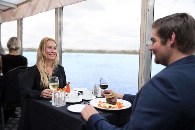 Montréal: 3 or 5-Course Dinner Cruise with DJ & Dancing - The Value of This Experience