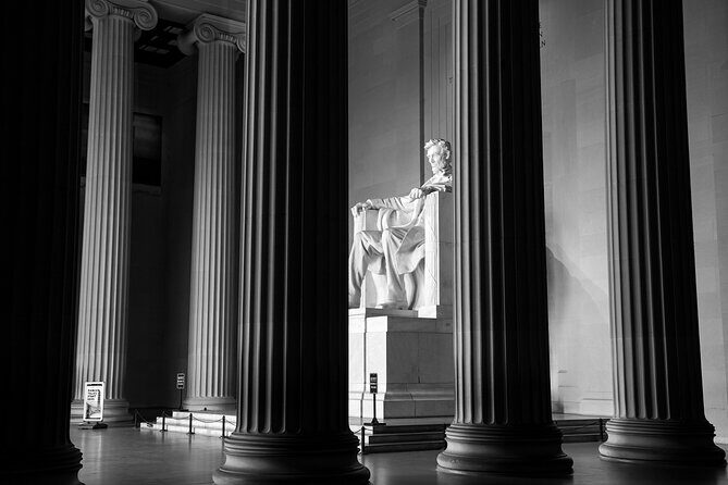 Monuments and Memorials Night Walking Tour - What You Can Expect During the Tour