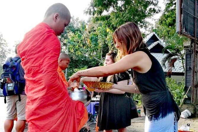 Moring Buddhist Culture, Doi Suthep Temple & Jing Jai Market (Private Tour) - What Travelers Are Saying