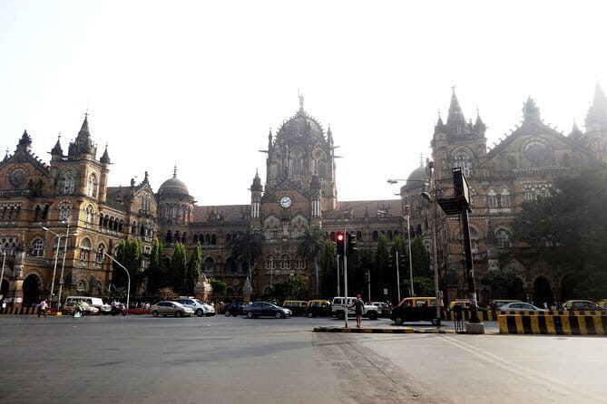 Mumbai - private arrival transfer from Airport to Hotel - How the Vehicle and Driver Experience Feels