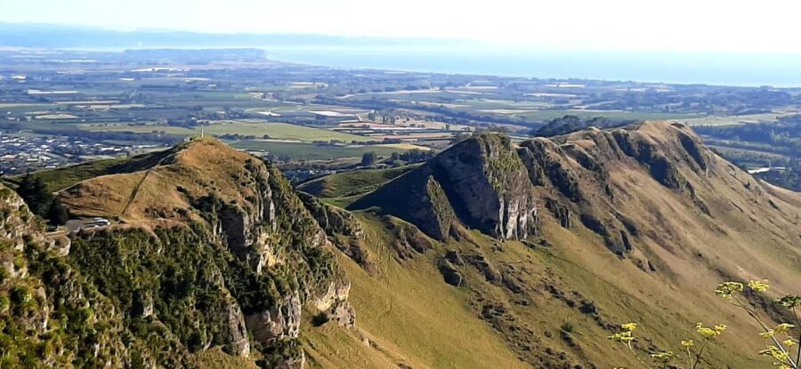 Napier: Art-Deco + Te Mata Peak+ Garden Walk + Wine Tasting - Panoramic Views from Bluff Hill Lookout