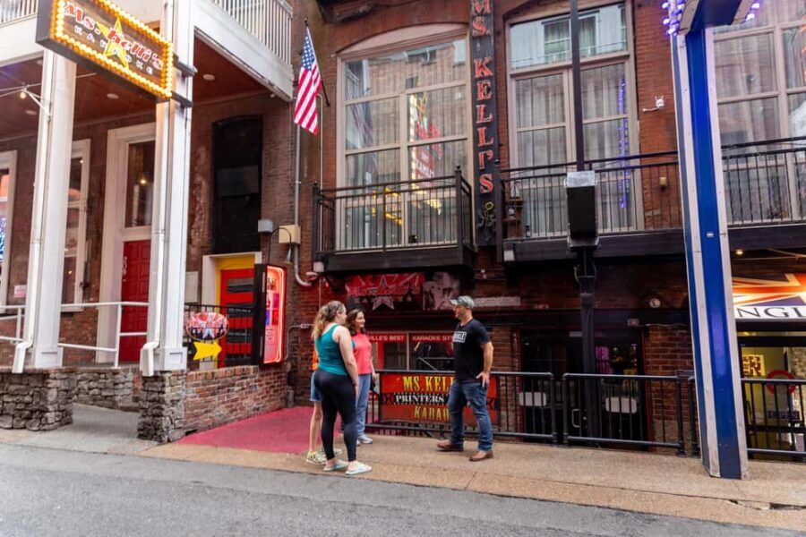 Nashville: The Ryman, Tootsies, Broadway, & Printer's Alley - The Experience: What To Expect