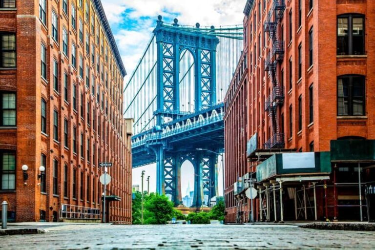 New York City: Brooklyn Bridge and DUMBO Guided Walking Tour