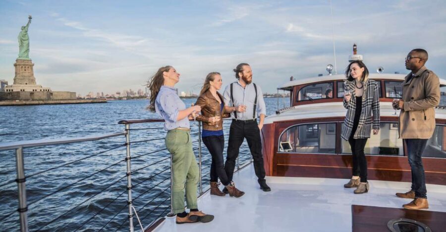 New York City: Mini Yacht Boat Ride with Sightseeing - The itinerary — what to expect