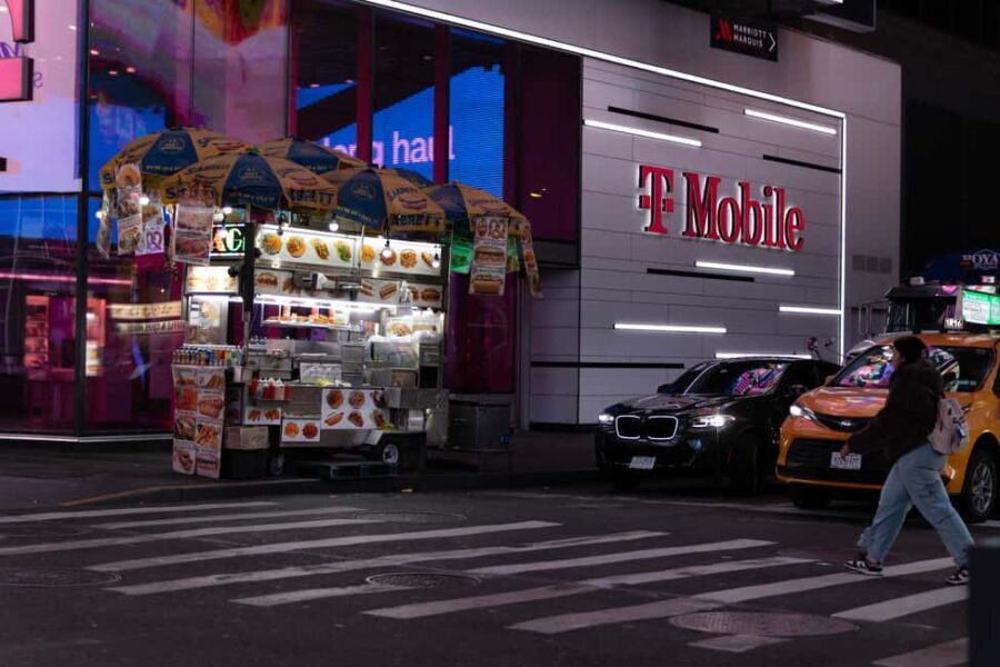 New York: Times Square Evening Walking Tour with Hot Dog - Expectation and Practical Tips