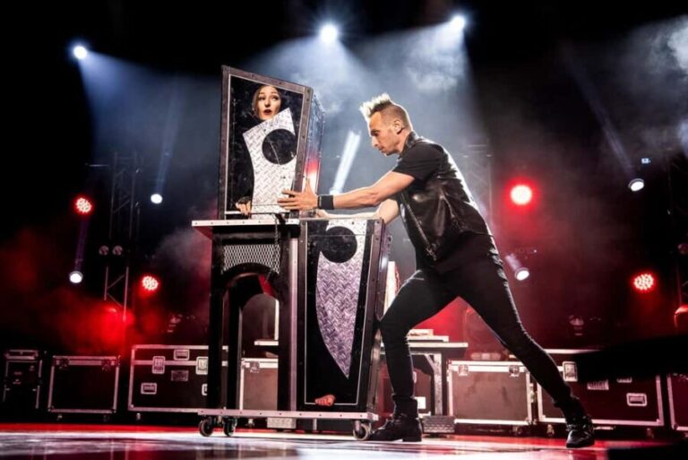 Niagara Falls, USA: Magic Theatre - Illusionist Leon Etienne - What Makes This Show Stand Out