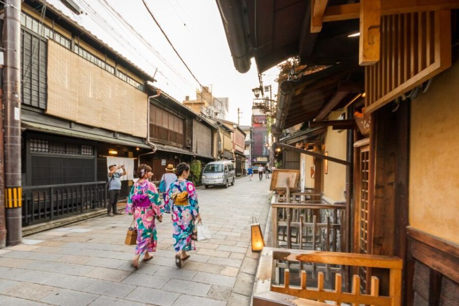 Night Walk in Gion: Kyoto's Geisha District - Analyzing the Value