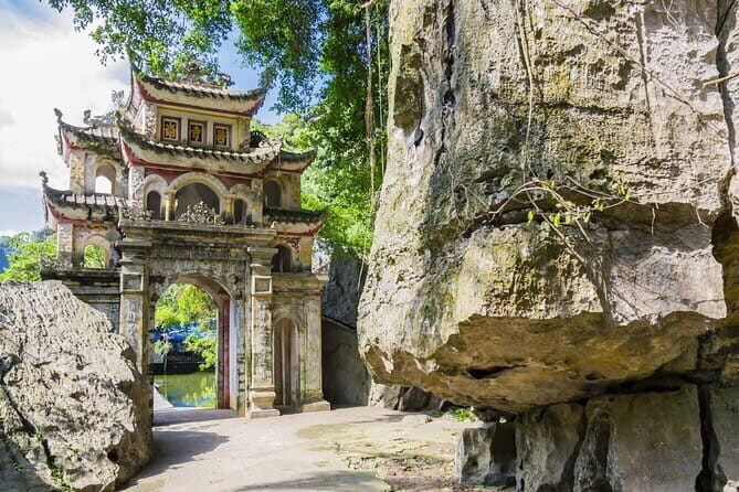 Ninh Binh Day Tour by Luxury Transfer from HANOI (Group of 9) - What’s Included and What’s Not