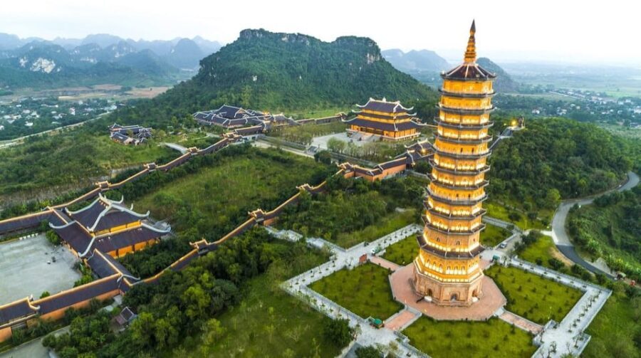 Ninh Binh : Hoa Lu, Trang An, and Mua Cave Day Tour - Mua Cave and Mua Mountain: Climb for the View