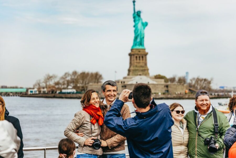 NYC: Circle Line 2.5 Hour Best of NYC Boat Cruise - Landmark Highlights Along the Route
