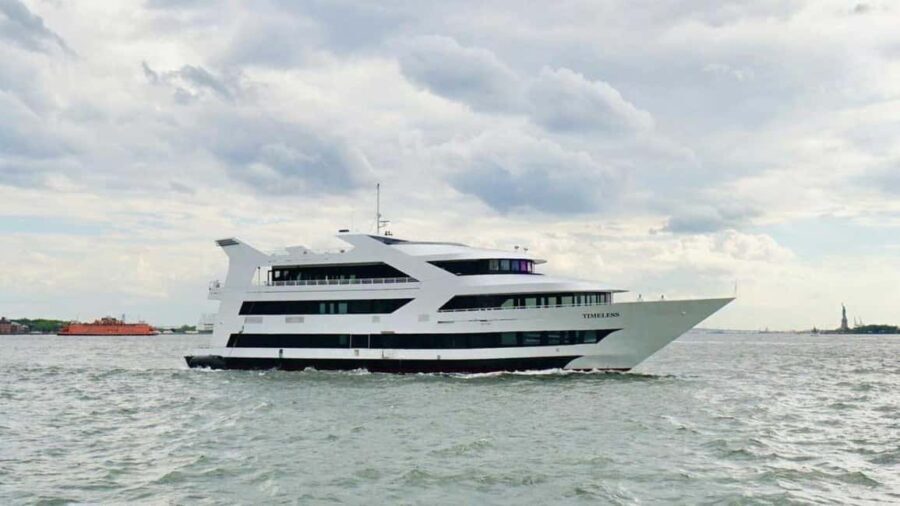 NYC: Timeless Yacht New Year's Eve Celebration - What’s Included & What You Should Expect