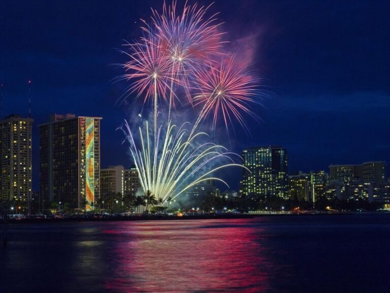 Oahu: Waikiki Fireworks Boat Cruise from Oahu - What You Can Expect During the Cruise