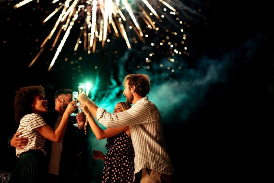 Oahu: Waikiki Friday Fireworks Cruise with Snacks and Drinks - The Experience and Its Highlights