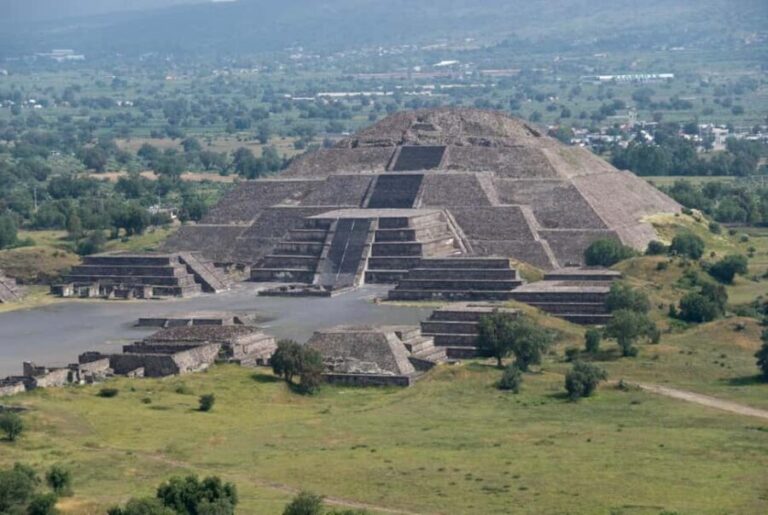 Oaxaca: Private Monte Albán Tour with Zapotec Tombs & Crafts - Discovering Monte Albán: A Closer Look