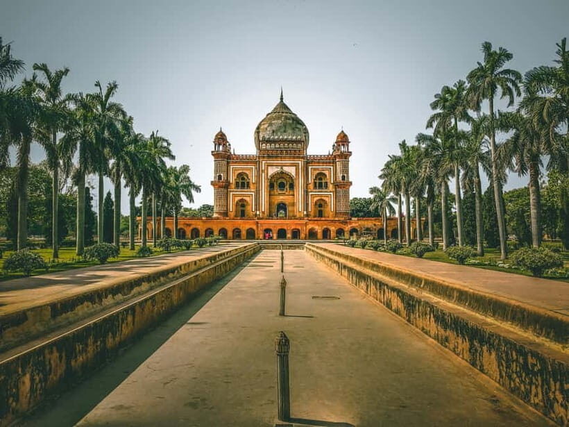 Old & New Delhi Guided Tour with Insightful Slum Experience - Exploring Delhi: A Deep Dive into This Dynamic City