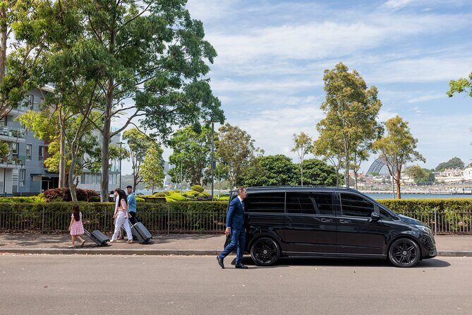 One Way Luxury Transfer to Gold Coast Theme Parks - How This Service Adds Value to Your Theme Park Day