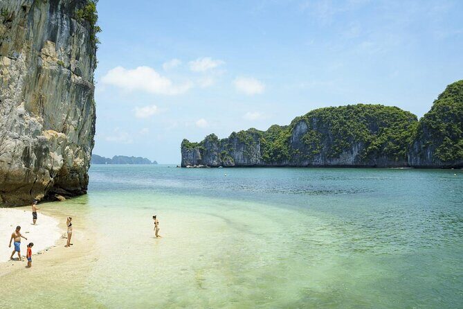 Orchid Cruise 2 Days/1 Night 5 Star All Included - Navigating the Iconic Halong Bay