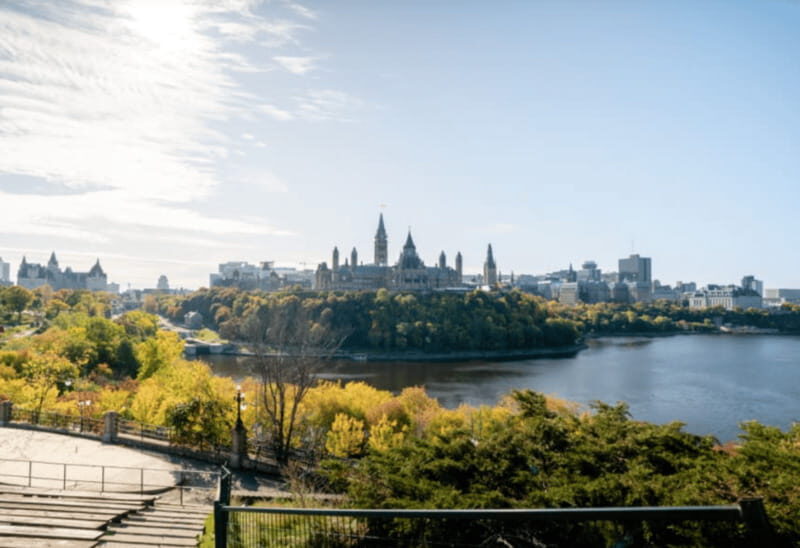 Ottawa Premium Small Group Tour with Canal Cruise - Exploring Ottawa with a Personal Touch