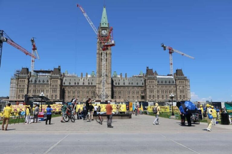 Ottawa: Private Guided City Tour from Montreal - Exploring Ottawa’s Core: The Heart of the City