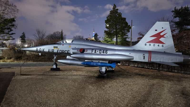 Outdoor tour of the war memorial museum of Korea - The Itinerary: What Happens During the Tour?