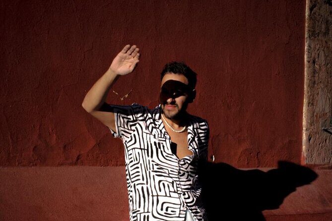 Paparazzi staff in San Miguel de Allende - What to Expect During Your Photo Walk