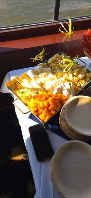 Peekskill: Fall Foliage Brunch Cruise - The Brunch Experience