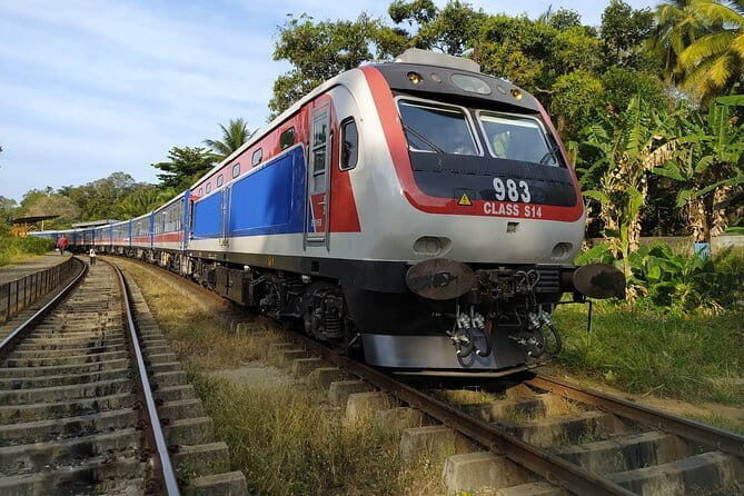 Peradeniya to Nanu Oya train ride on (Train No: 1001 "Denuwara Menike") - Why This Train Ride Is a Great Value