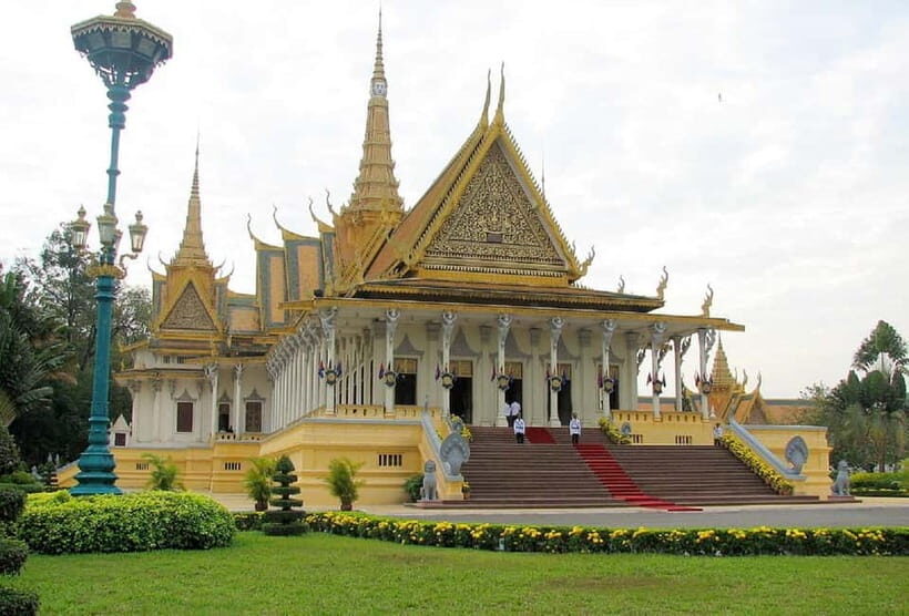 Phnom Penh: 1-Day City Highlights Tour & Mekong river Cruise - The Heavy Side: Killing Fields and Historical Reflection